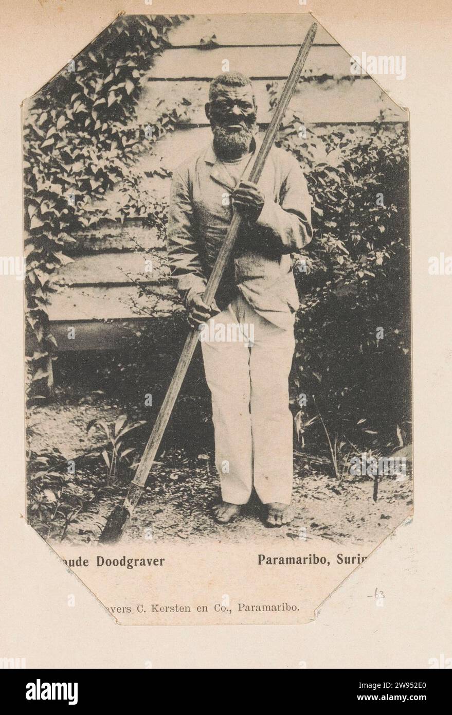 Portrait of a death digger, C. Kersten & Co., Anonymous, 1900 - 1910 ...
