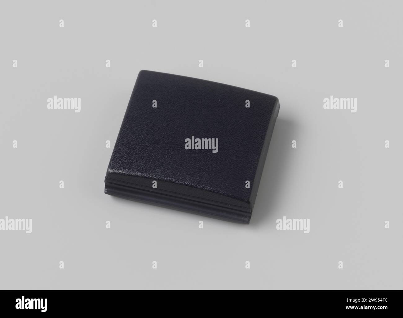 Box Horning with a bronze medal, Jaap Gutterswijk, 1990 box Blue square ...