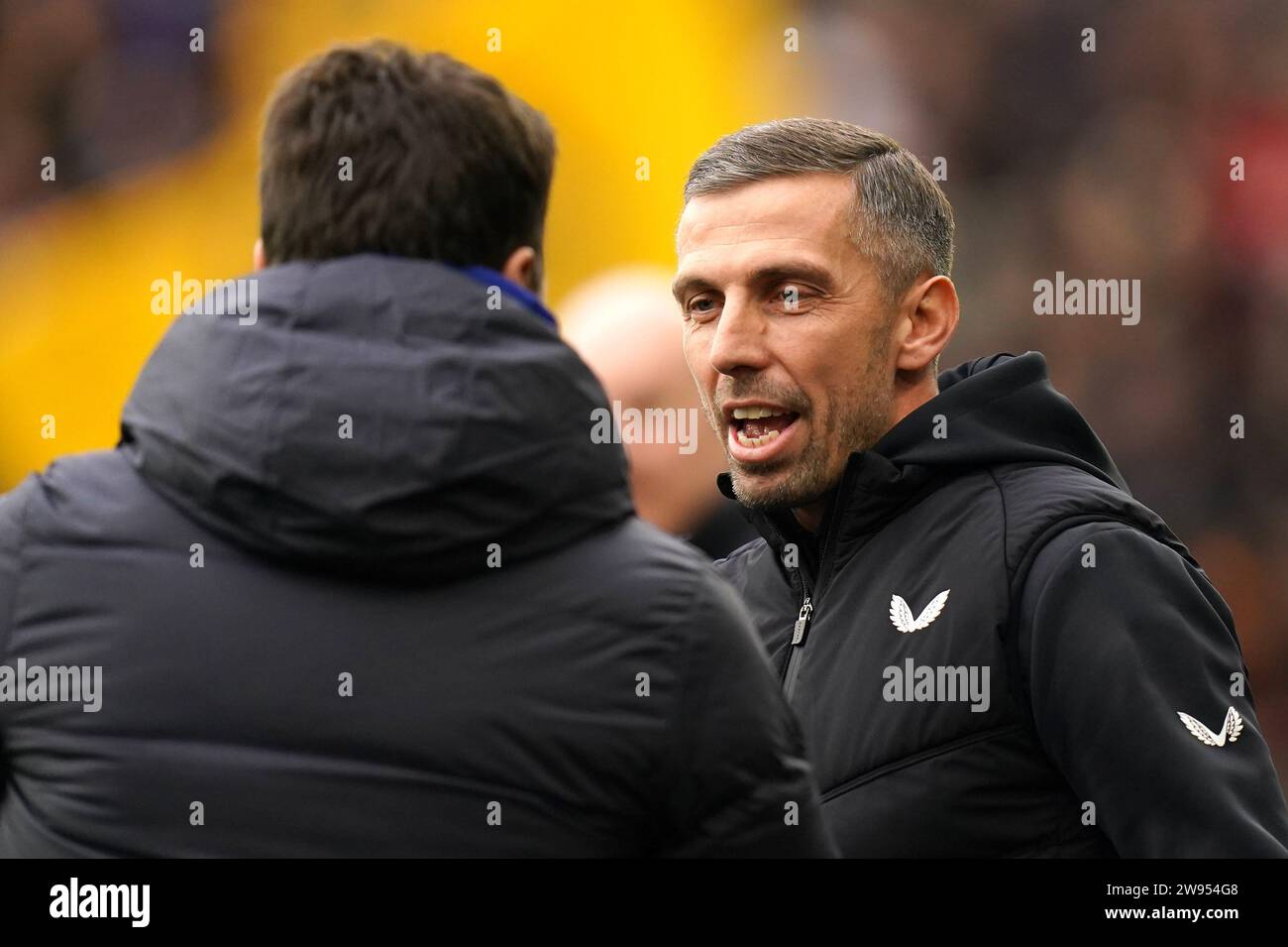 Wolverhampton Wanderers manager Gary O'Neil (right) and Chelsea manager ...
