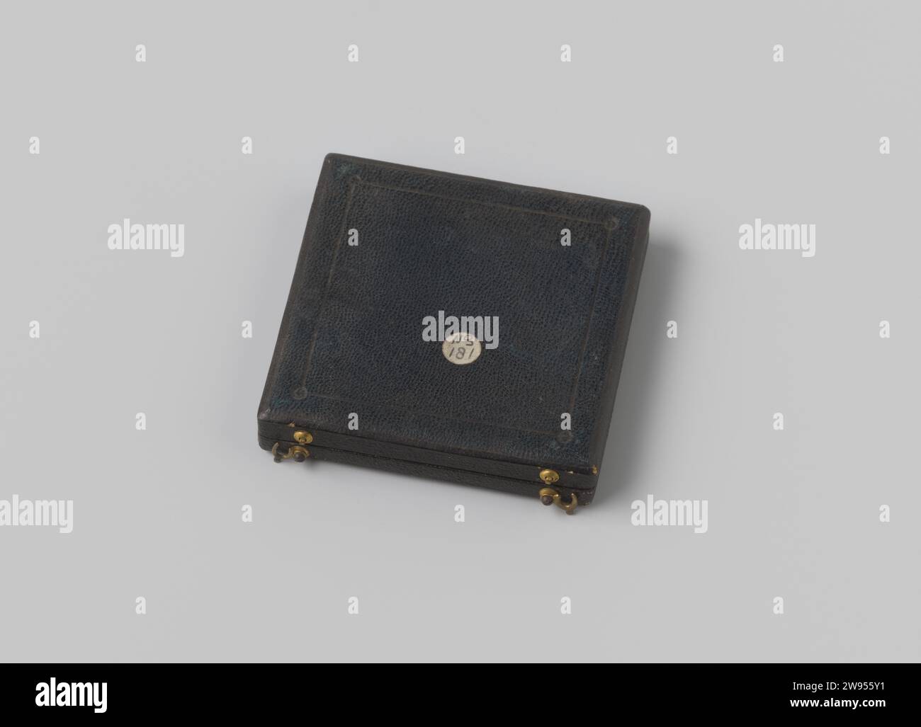 Box Horning with a bronze medal, Edouard Colinet, 1879 box Square ...