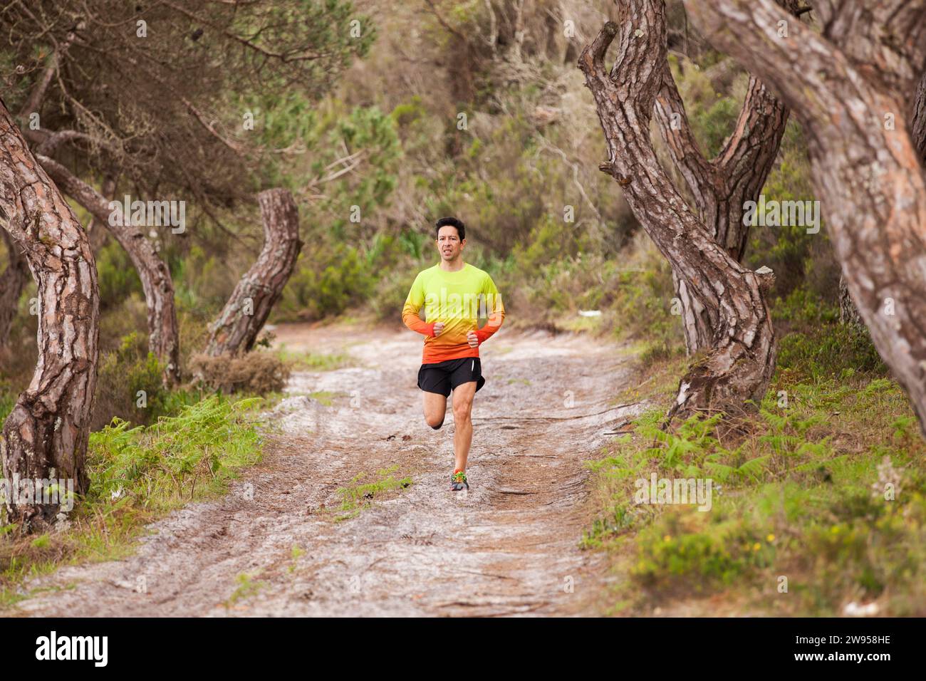 Men running outside hi-res stock photography and images - Alamy