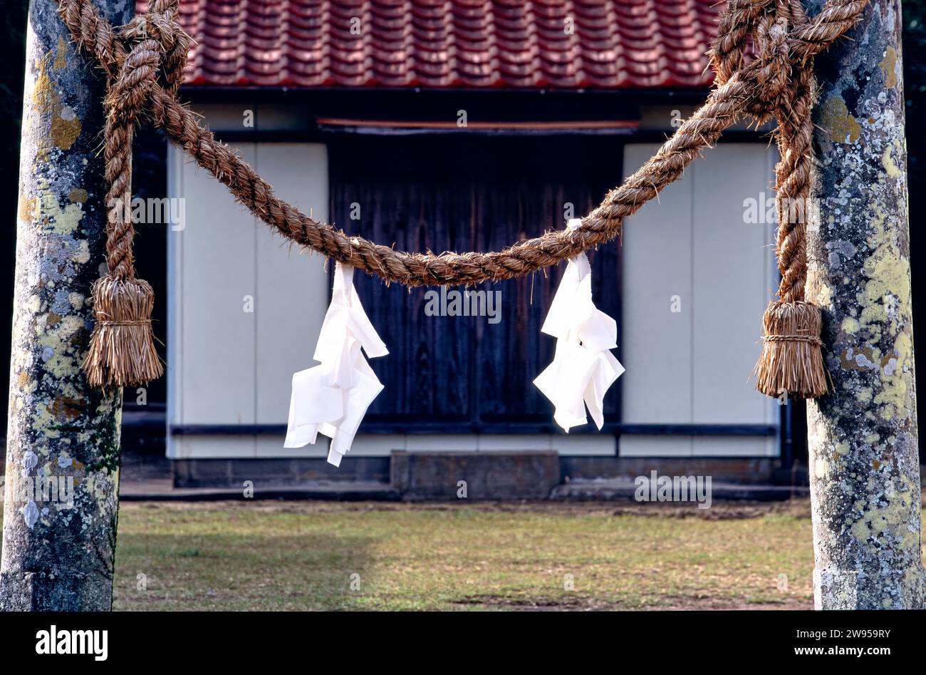 Japanese straw rope hi-res stock photography and images - Alamy