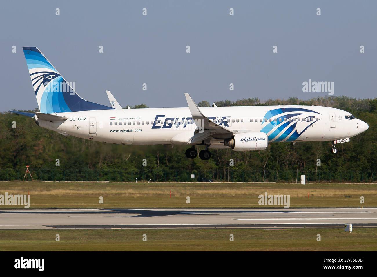 Egyptair 737 800 hi-res stock photography and images - Alamy