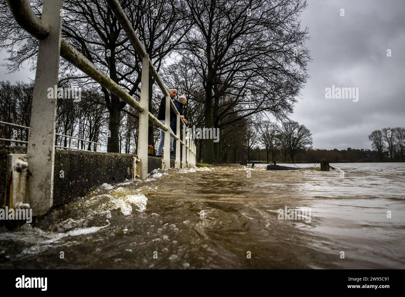 LOSSER - River De Dinkel overflows its banks and flows against a bridge ...