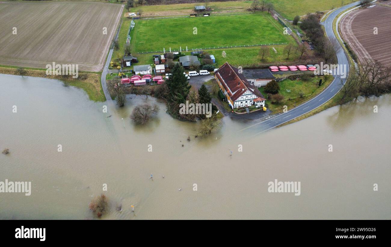 Roth, Germany. 24th Dec, 2023. The Lahn has burst its banks (photo ...