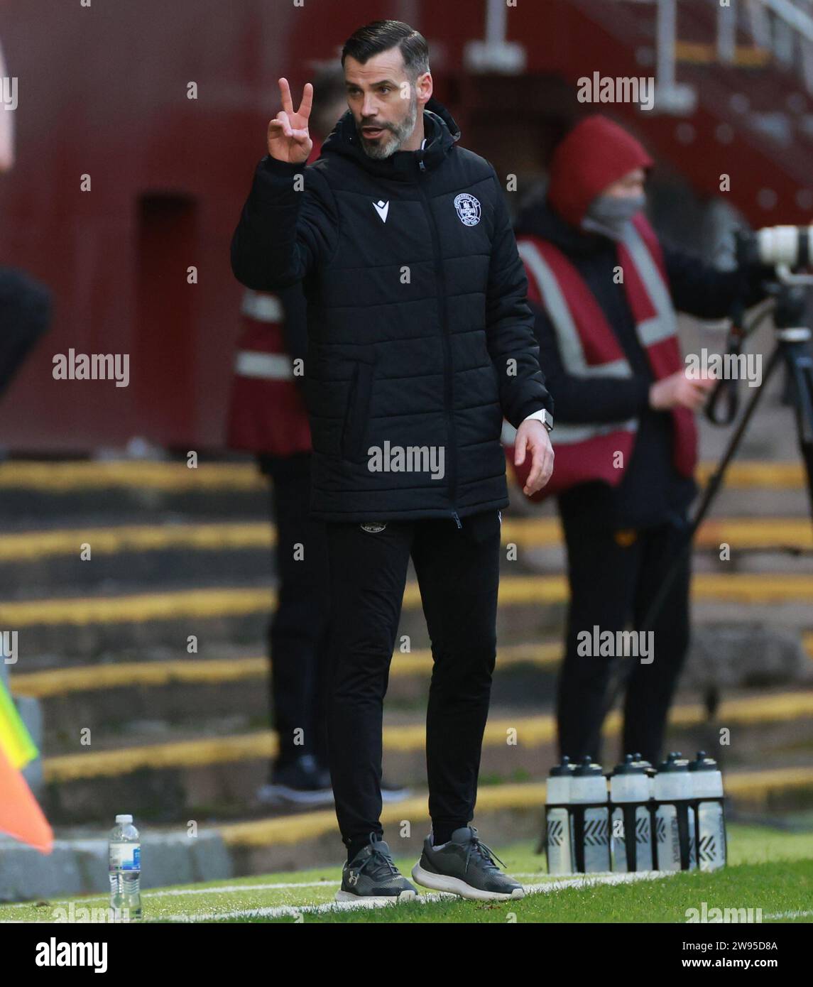 Motherwell manager Stuart Kettlewell during the cinch Premiership match ...
