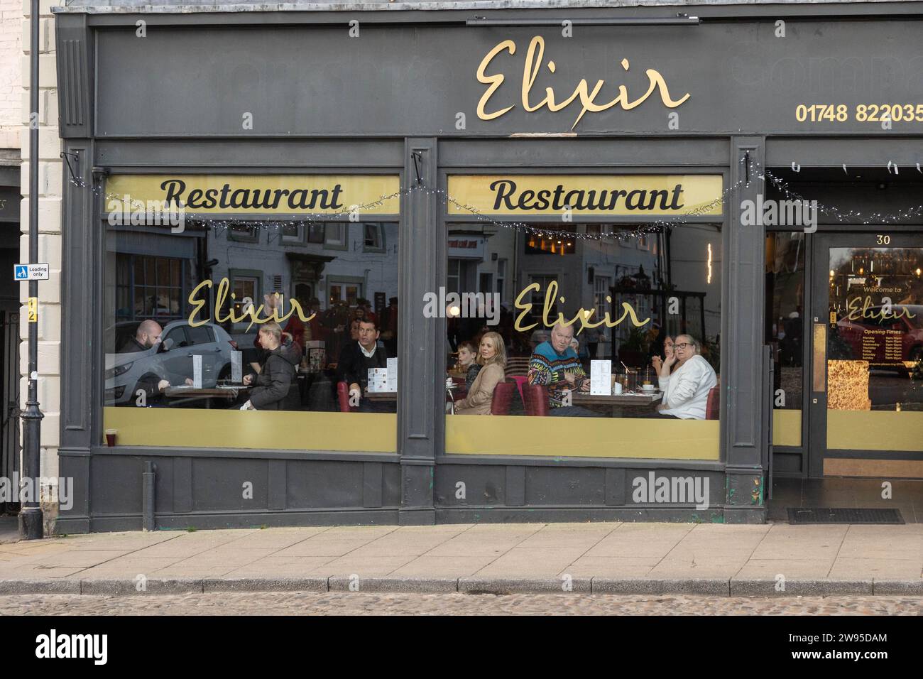 ichmond, North Yorkshire, UK. 24th Dec 2023. Poor Old Hoss goes into ...