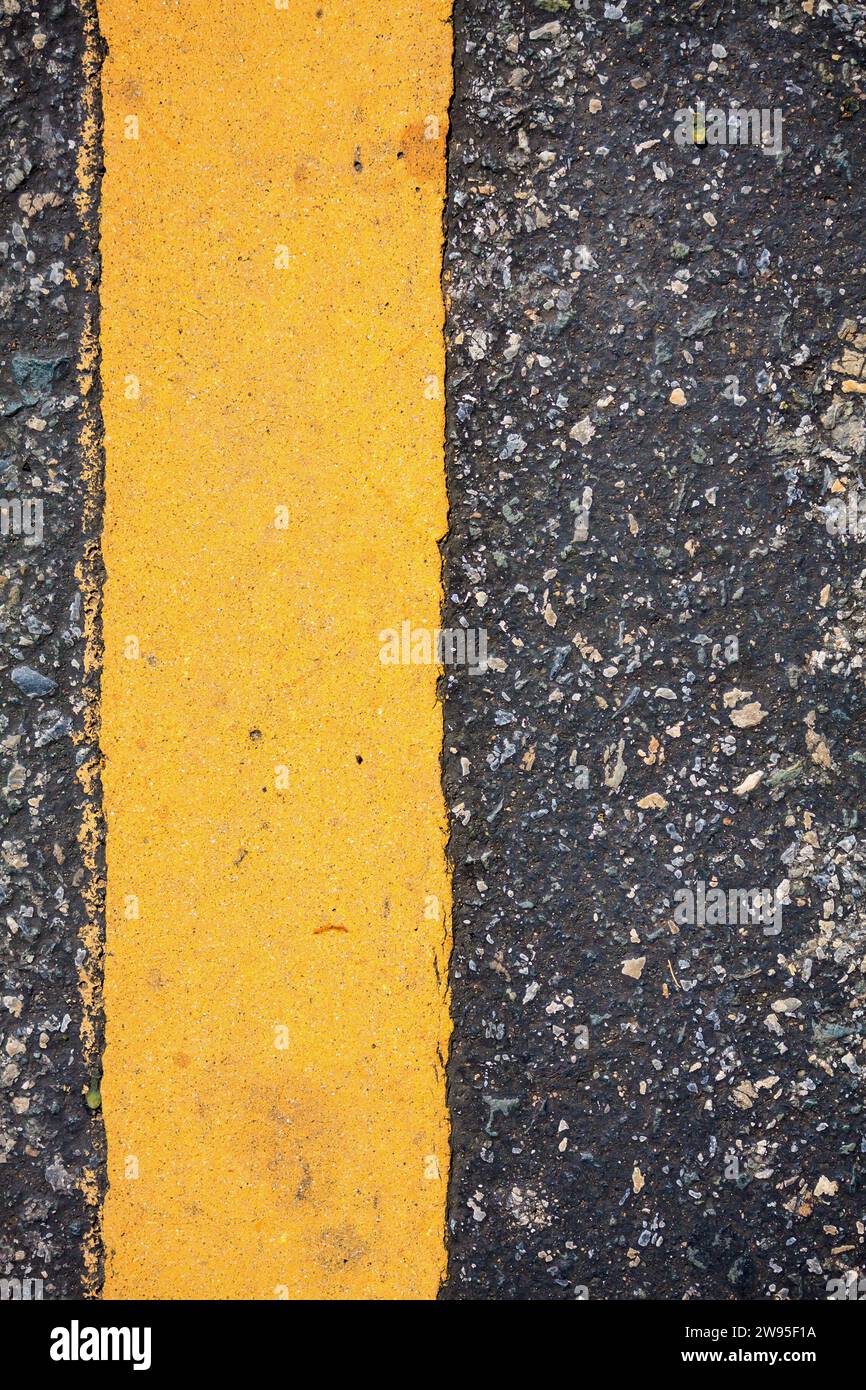yellow line on the road texture Stock Photo - Alamy