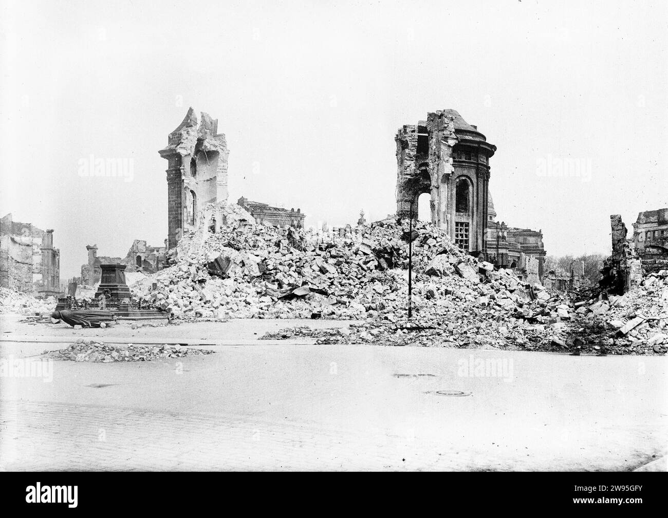 Rubble of the Dresden Frauenkirche by George Baehr, burnt out after the ...