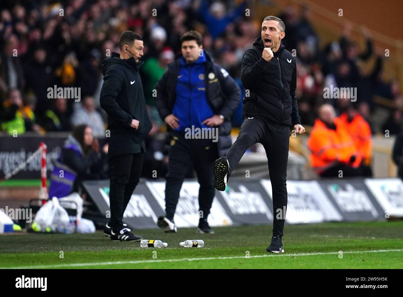 Wolverhampton Wanderers manager Gary O'Neil (right) celebrates after ...