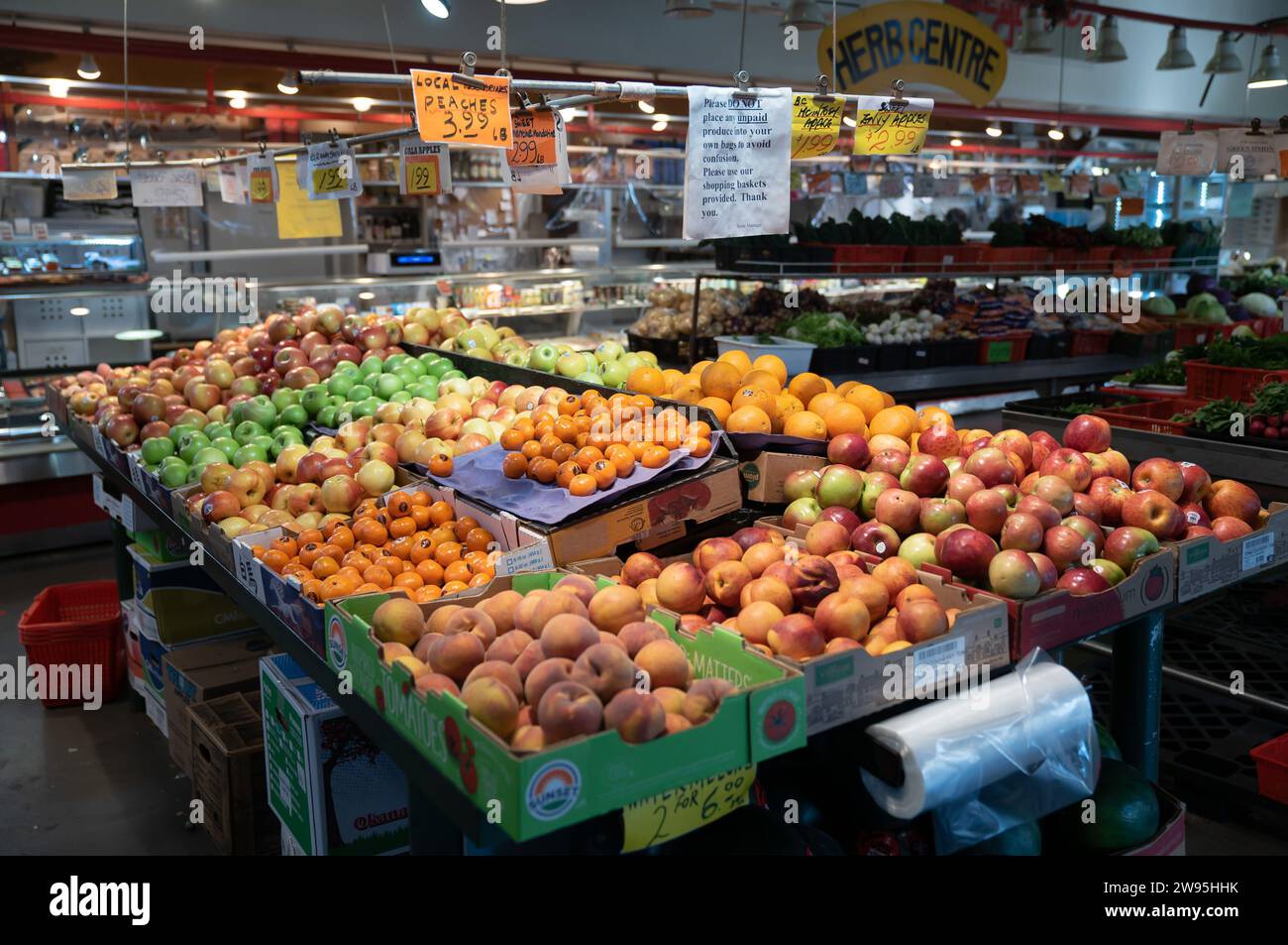 Canadian fresh produce fruit hi-res stock photography and images - Alamy
