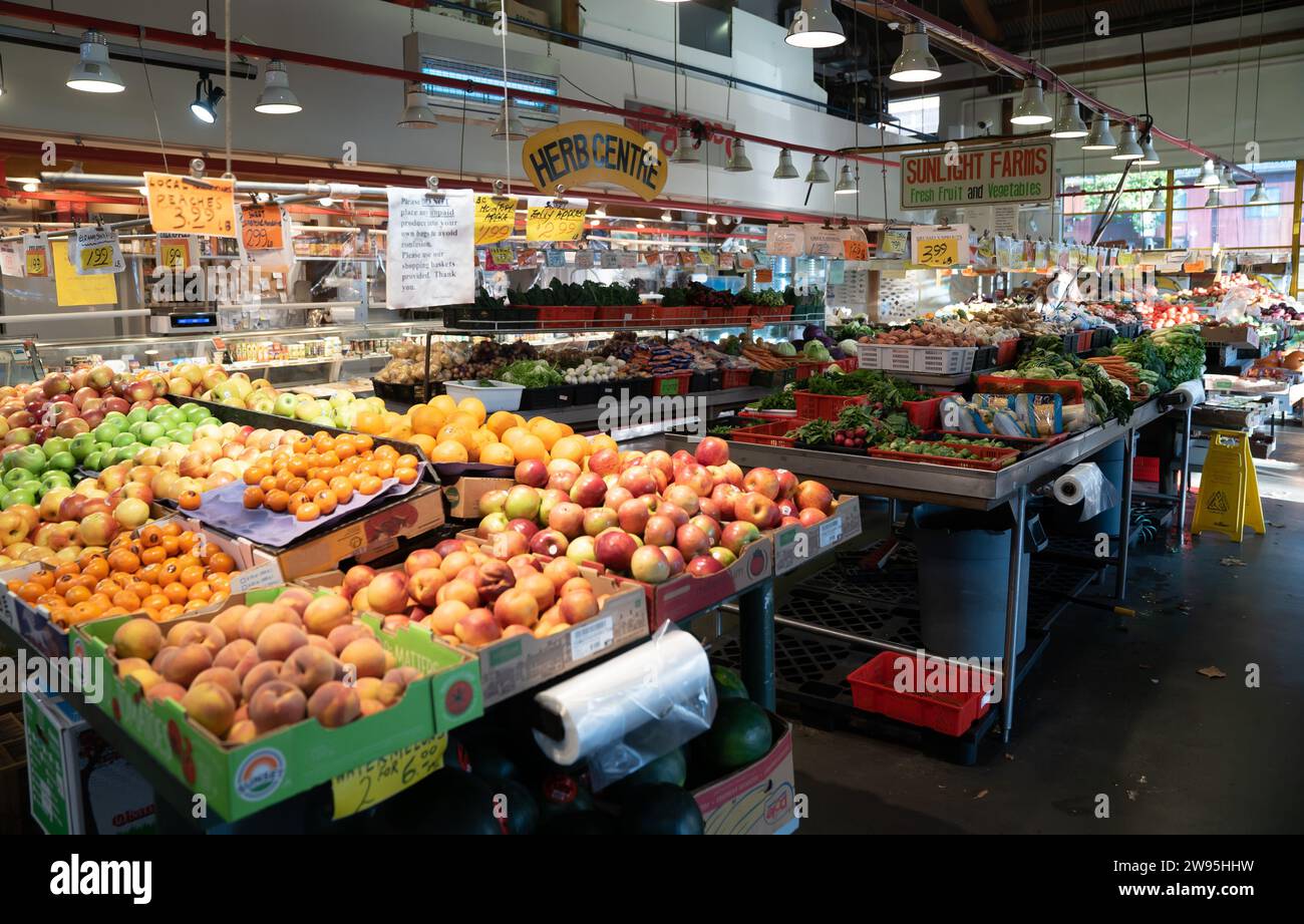 Canadian market hi-res stock photography and images - Alamy