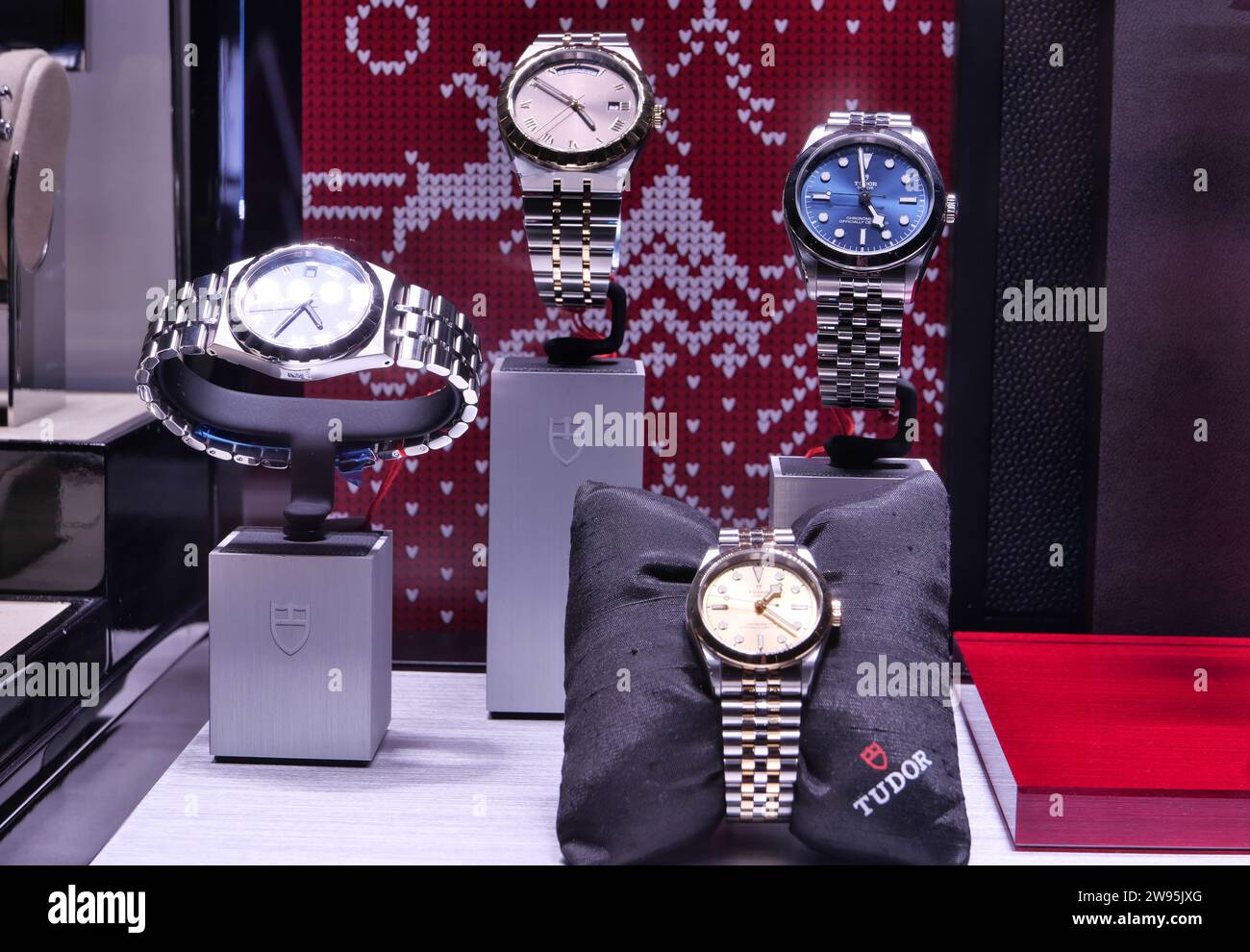 Tudor watches hi-res stock photography and images - Alamy