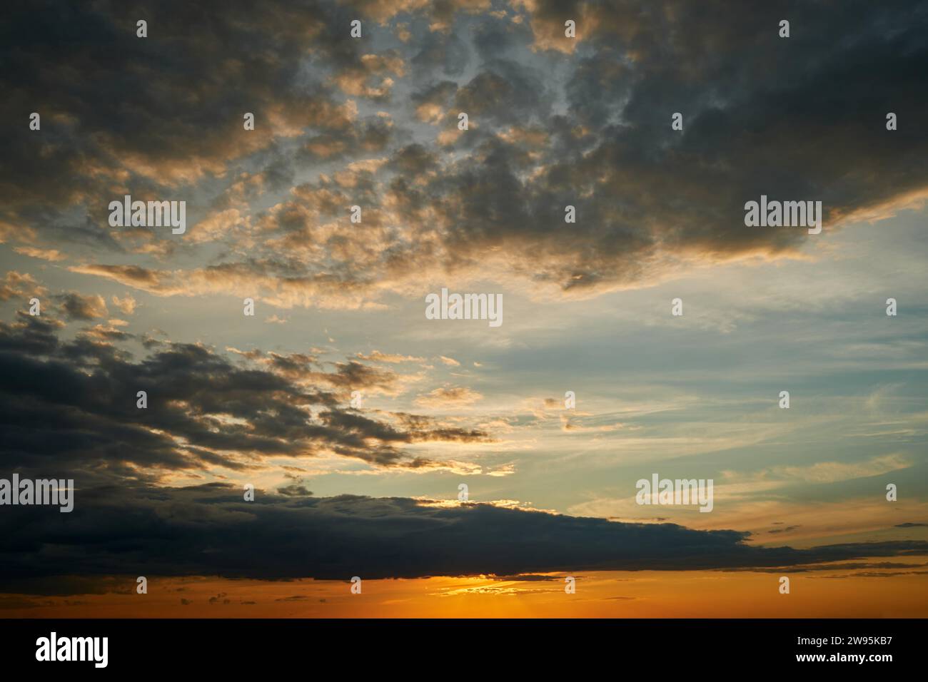 Dark sky indicates hi-res stock photography and images - Alamy