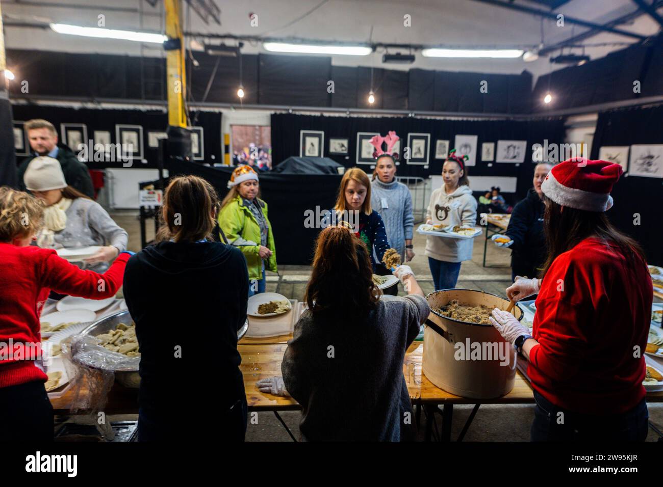 Wroclaw, Wroclaw, Poland. 24th Dec, 2023. Organize a warm Christmas Eve ...