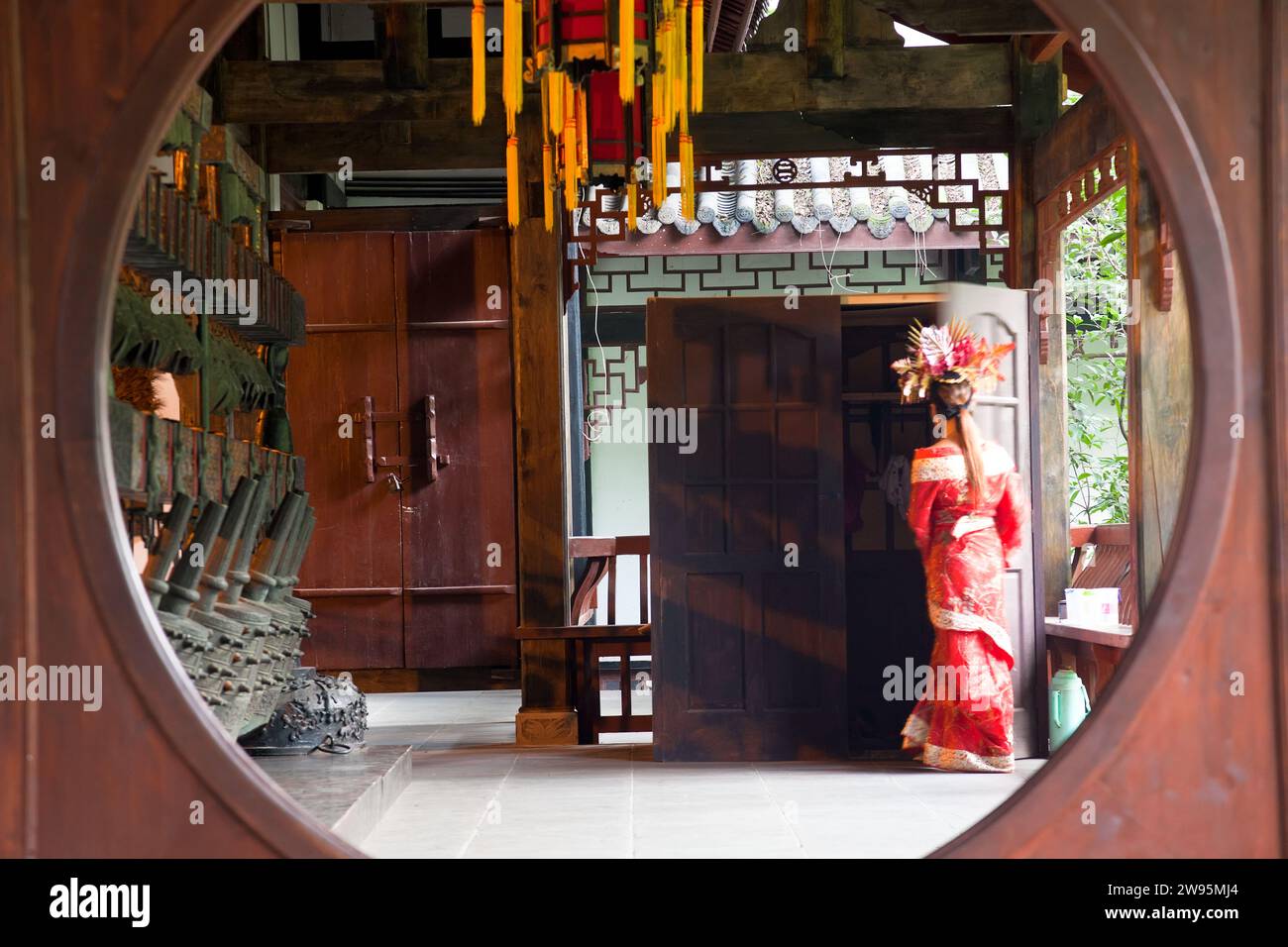 Woman in traditional Chinese dress, Wuhou Temple, Chengdu, Sichuan ...