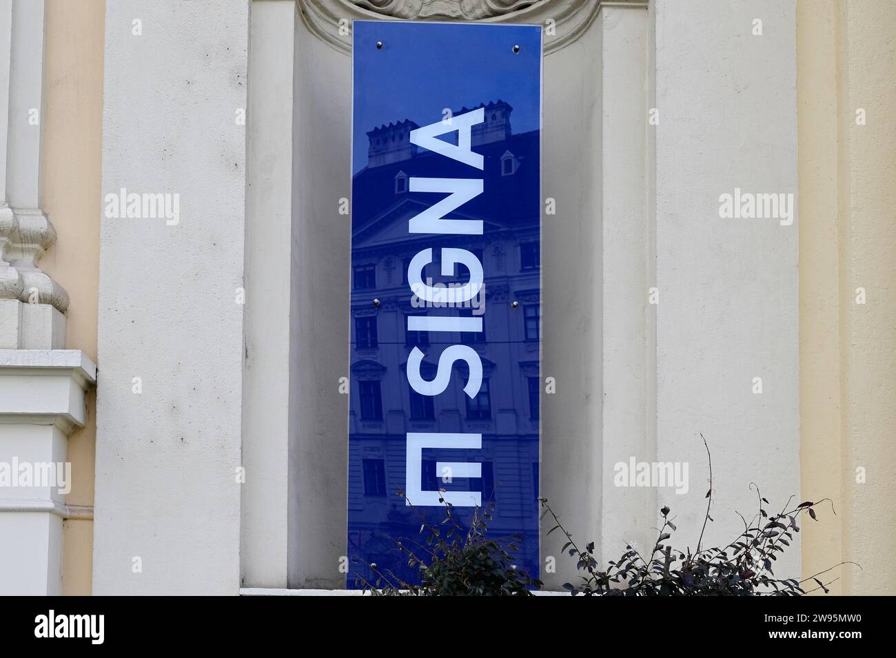 Signa logo hi-res stock photography and images - Alamy