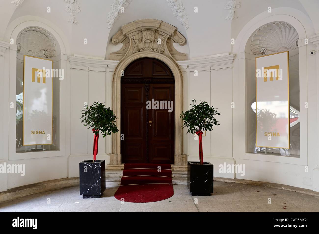 Signa logo hi-res stock photography and images - Alamy