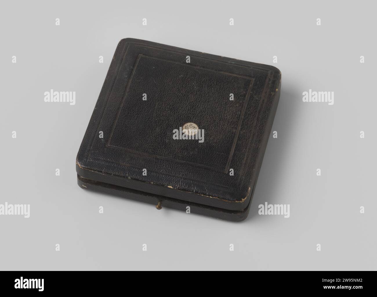 Box Horning with a bronze medal, Francois Ignace Baetes, 1883 box ...