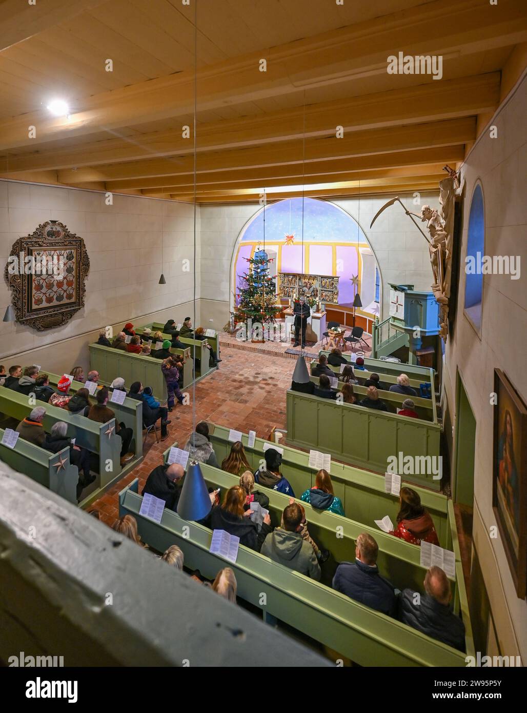 Sieversdorf, Germany. 24th Dec, 2023. Christmas Vespers with a nativity ...