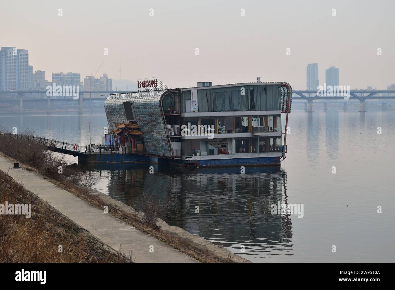 A floating Chinese restaurant on the Han river docked next to Jamsil ...