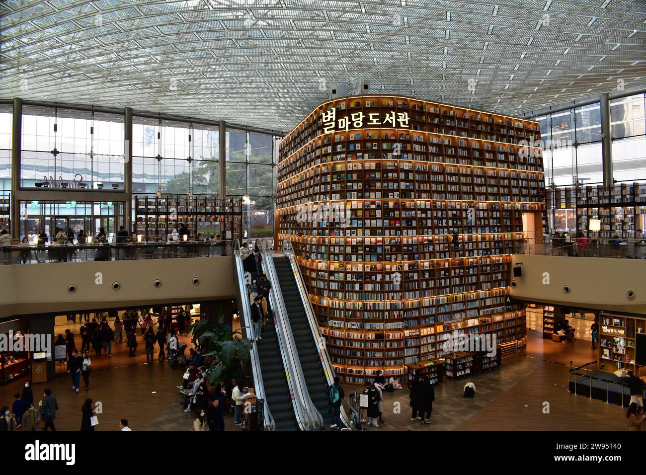 Starfield library hi-res stock photography and images - Alamy
