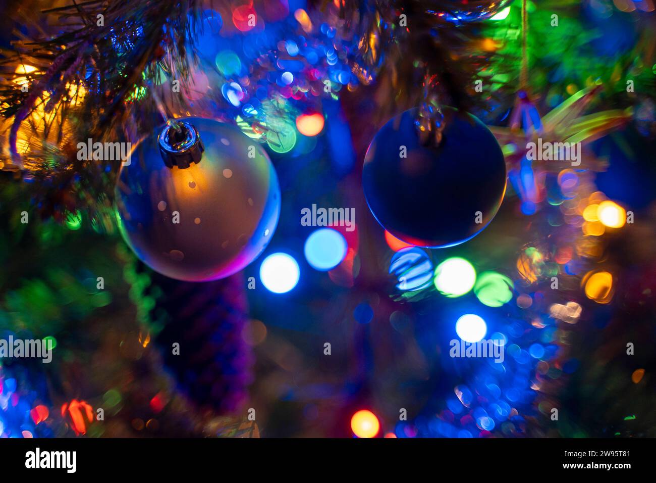 Baum mit girlande hi-res stock photography and images - Alamy
