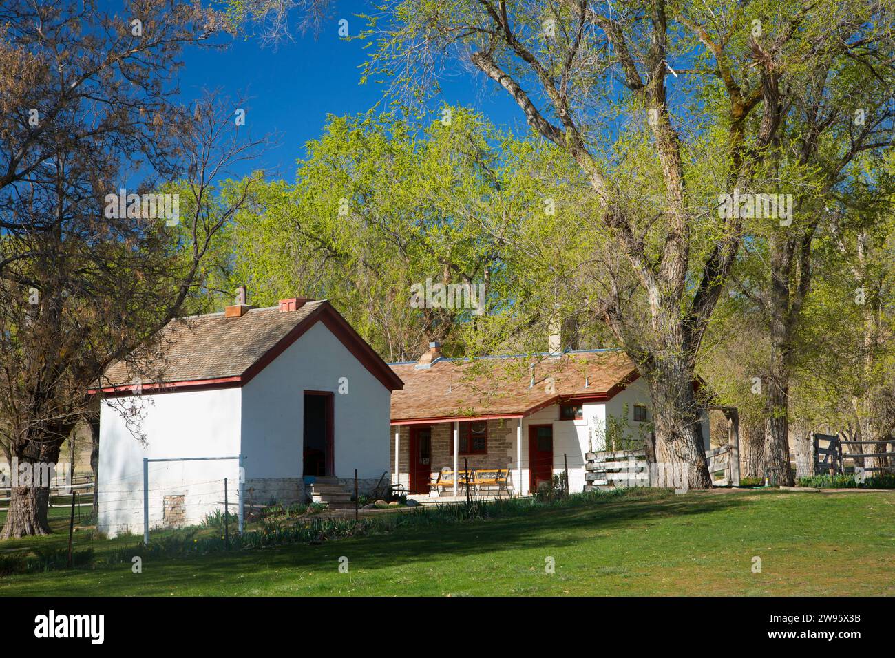 Ranchhouse with bunkhouse hi-res stock photography and images - Alamy