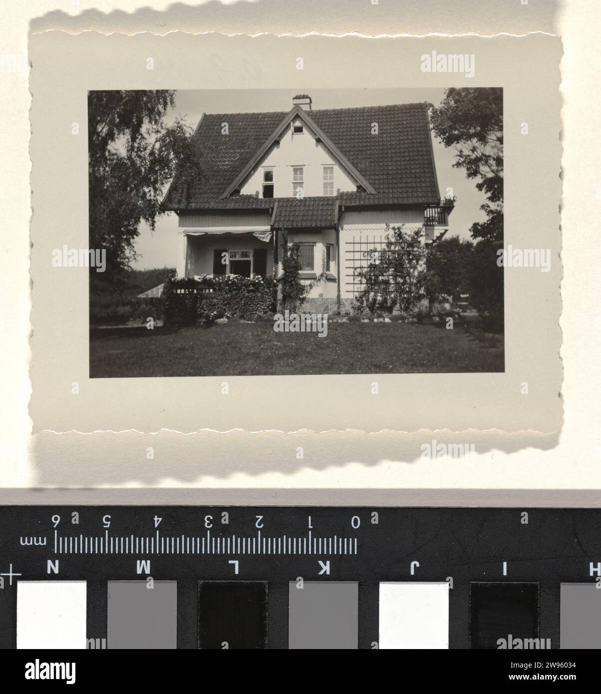 Fahrenkamp house, with a white triangular extension for the roof and a ...