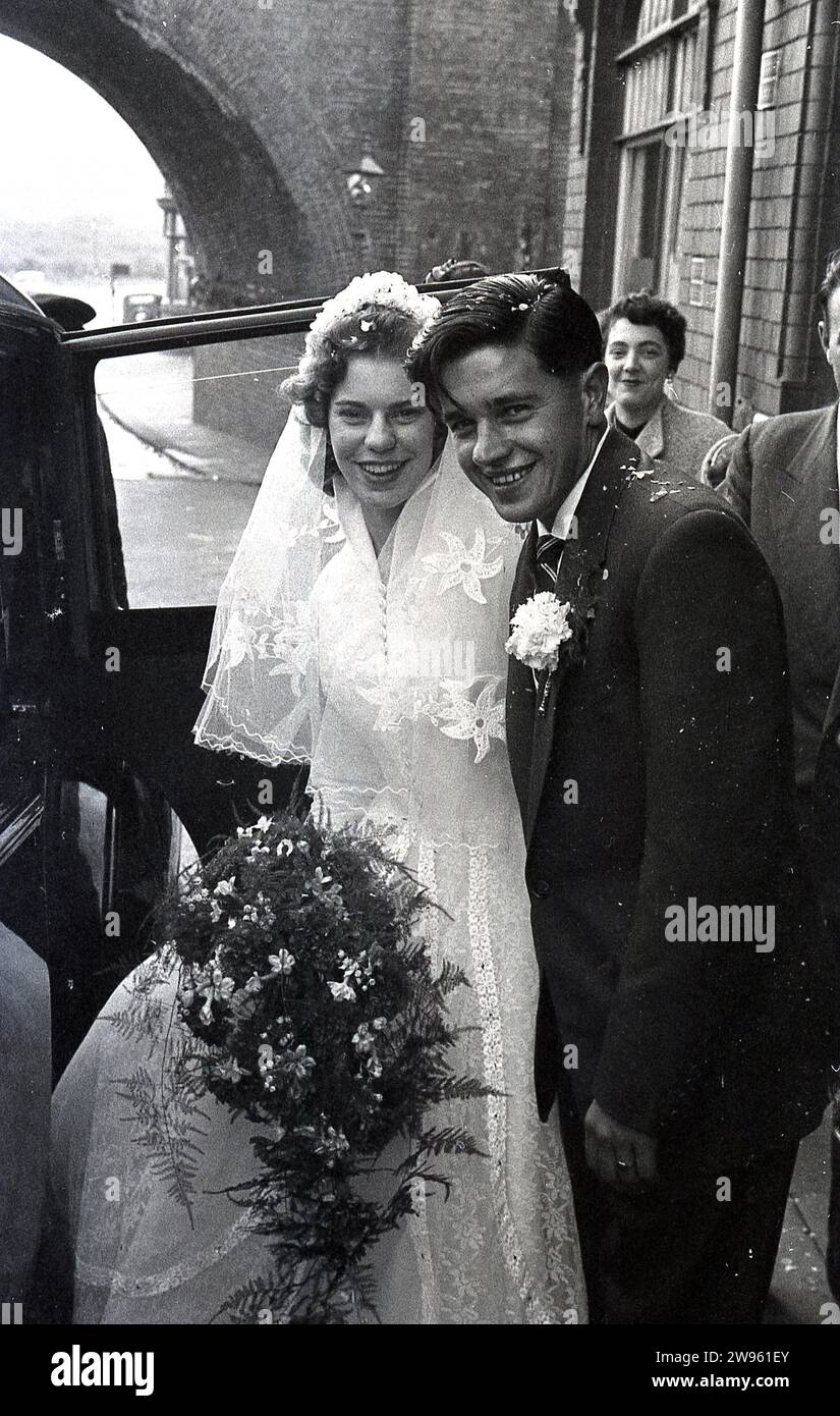 1950s, historical, wedding, a young, just married couple, confetti on ...