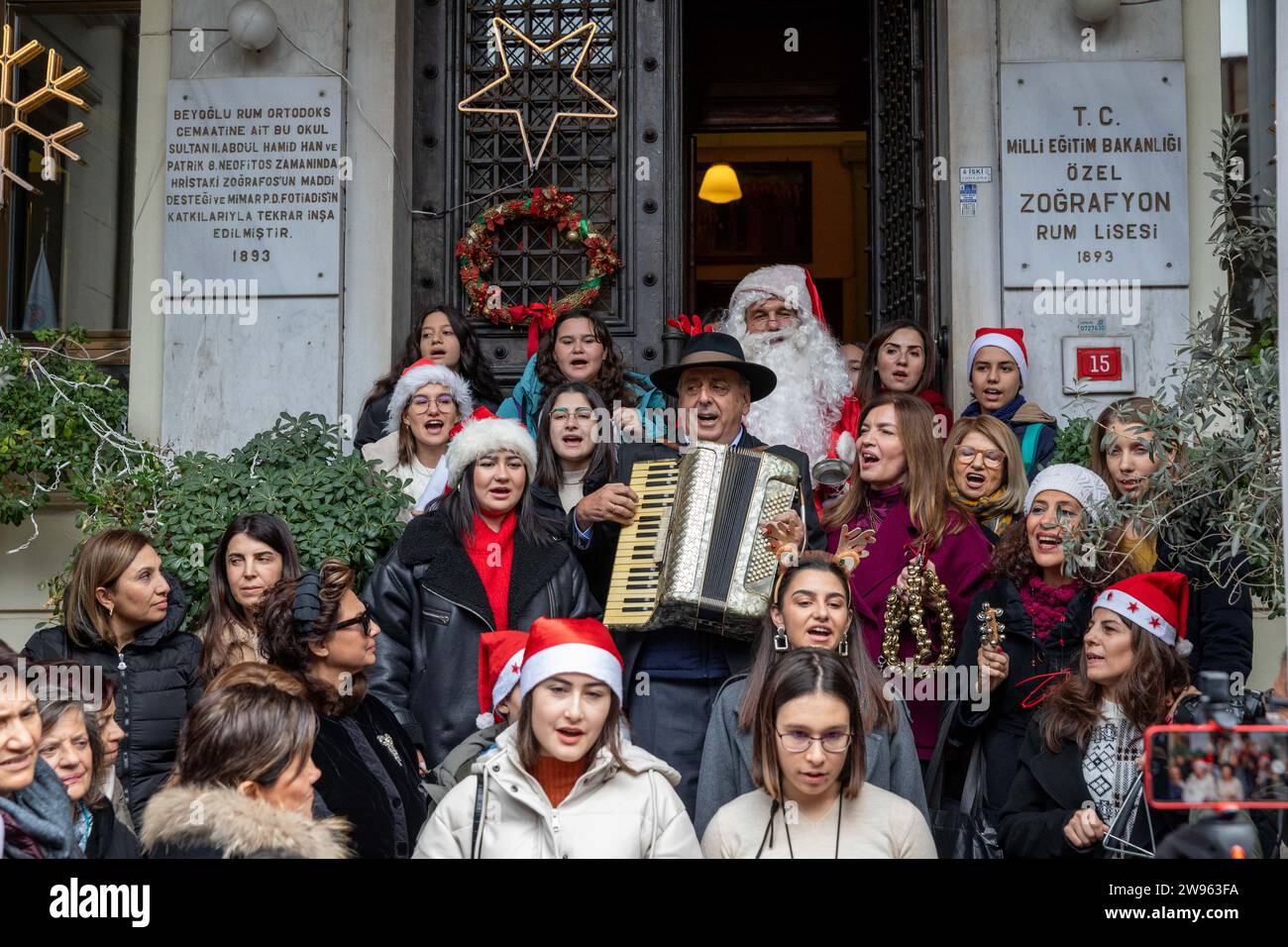 Accordion school hi-res stock photography and images - Alamy