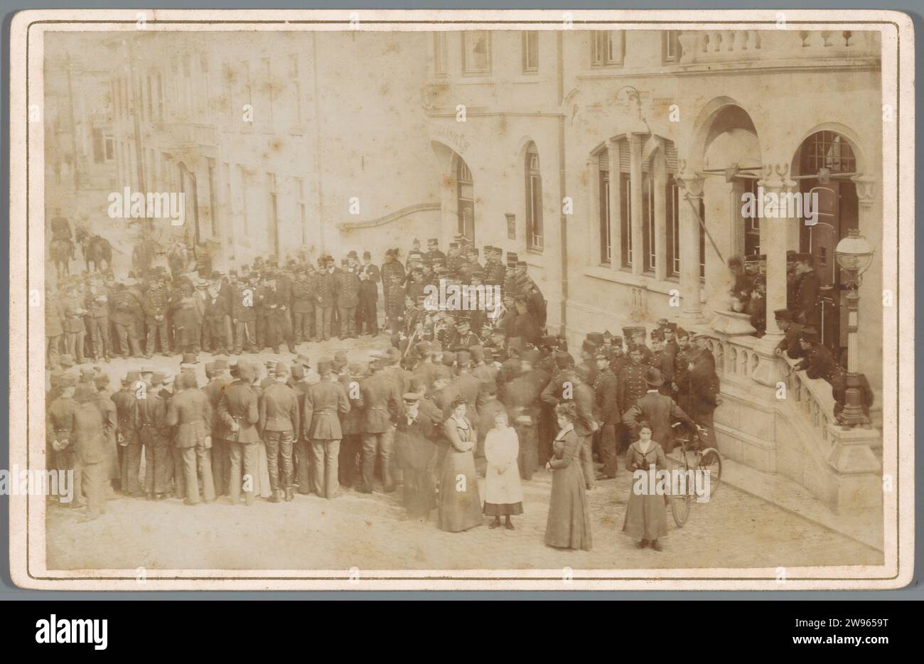 Soldiers for the town hall of Valkenburg, Johan Joachim Cohnen, 1901 ...