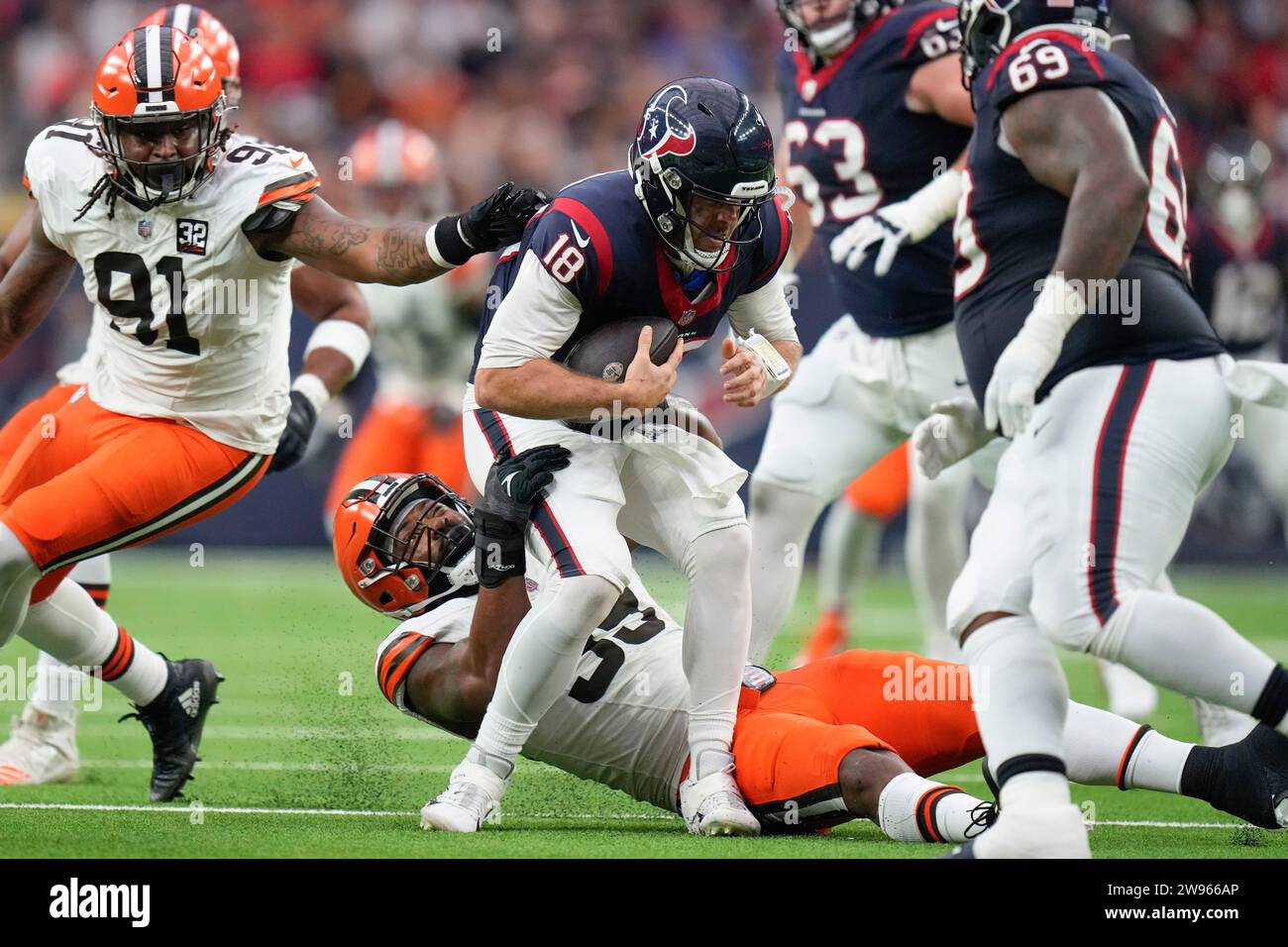 Cleveland Browns defensive end Za'Darius Smith, bottom, sacks Houston ...