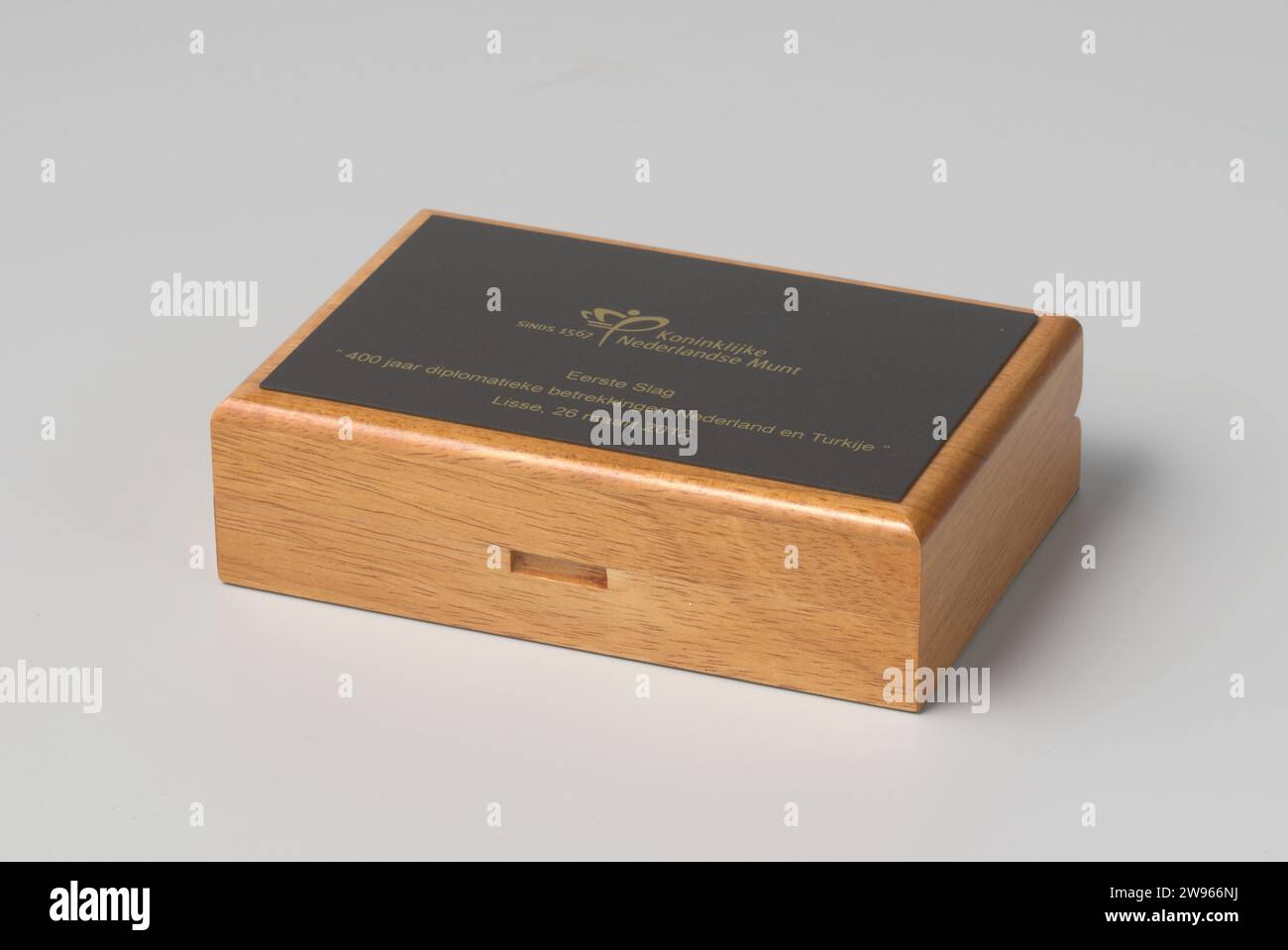 Box Horning with the Tulips Five, Deniz Seyda Tunca, 2012 box Wooden ...