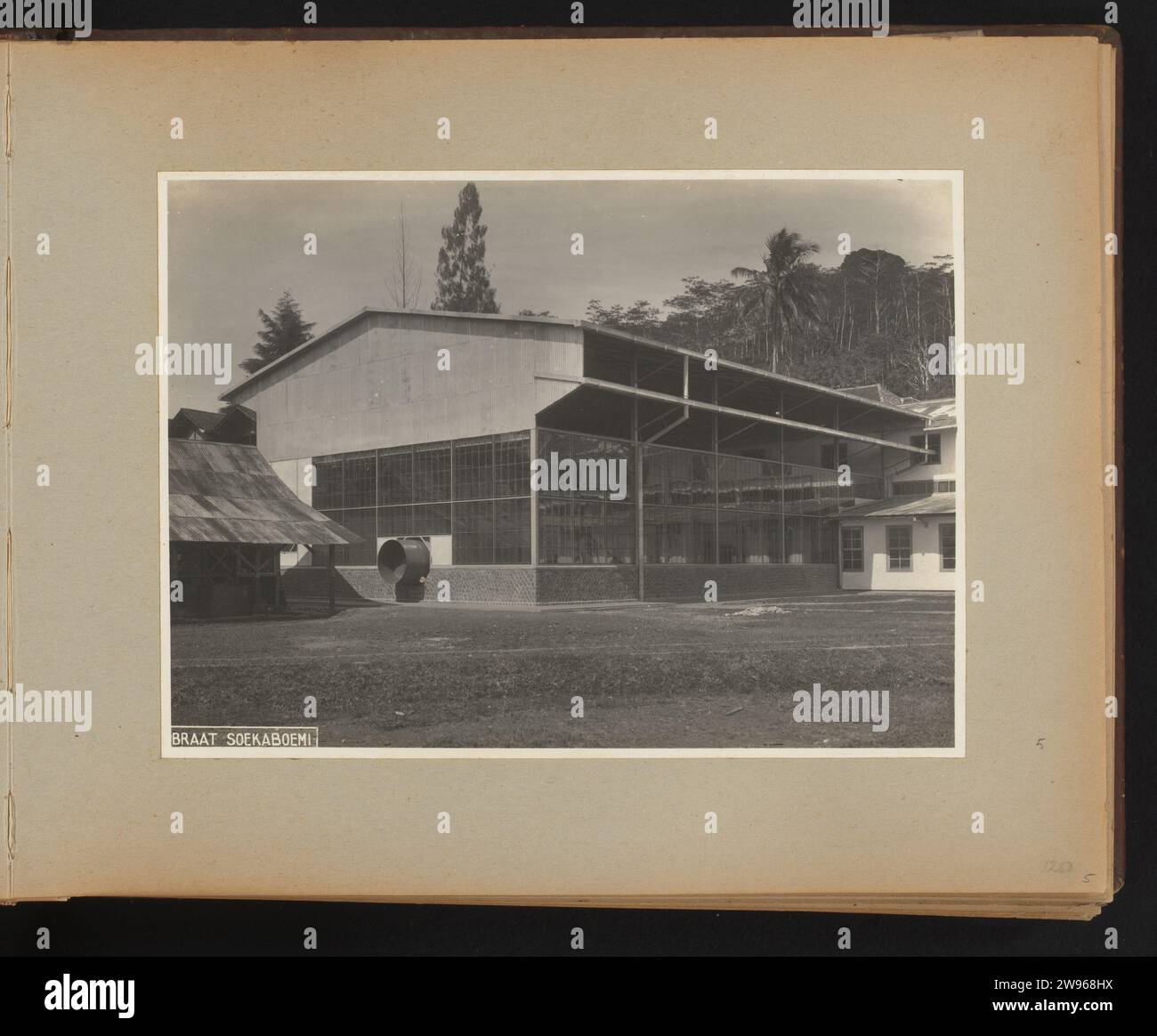 Factory building, Anonymous, 1931 - 1937 photograph Album magazine with ...