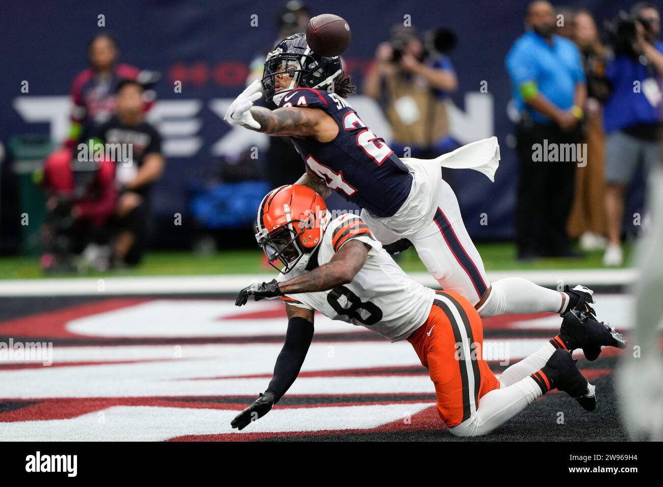 Houston Texans cornerback Derek Stingley Jr. (24) breaks up a pass intended for Cleveland Browns ...