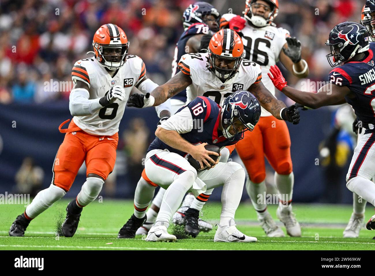 Cleveland Browns defensive end Alex Wright (91) sacks Houston Texans ...