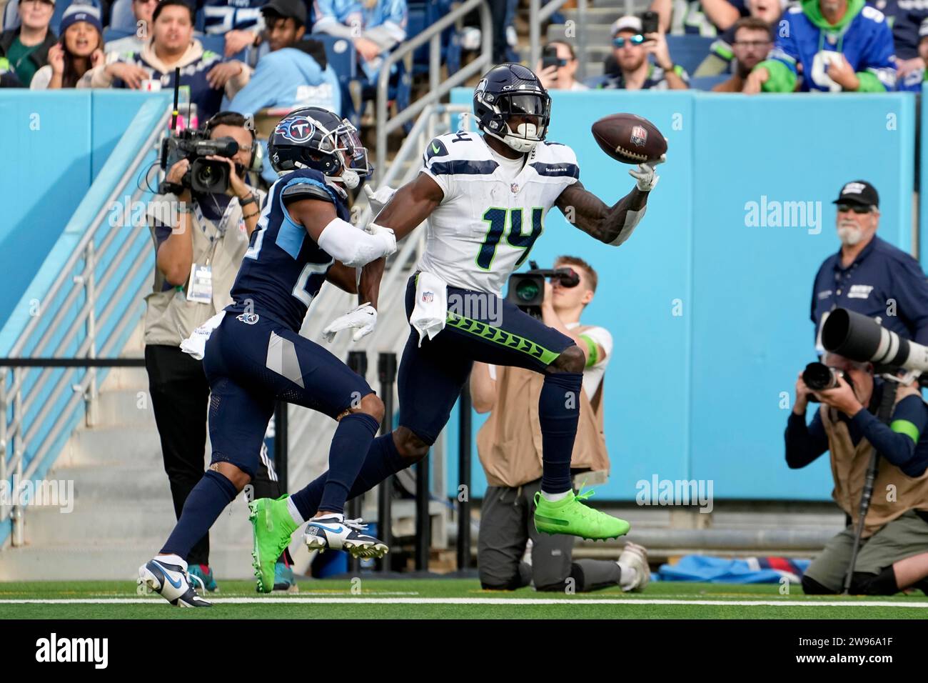 Seattle Seahawks wide receiver DK Metcalf (14) catches a touchdown pass in front of Tennessee ...
