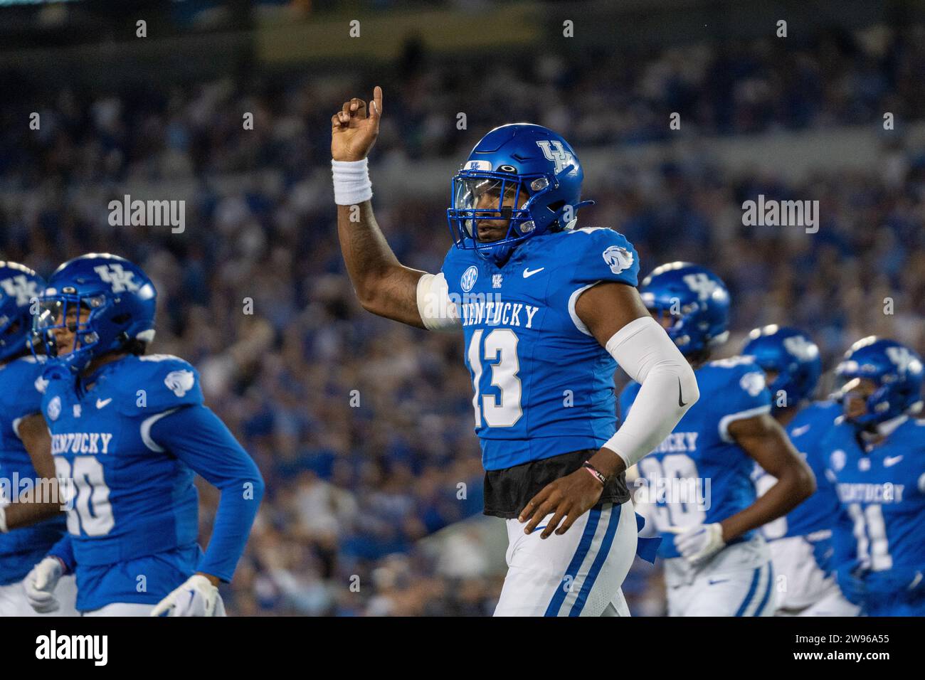 Kentucky linebacker J.J. Weaver runs off the field during the Kentucky ...