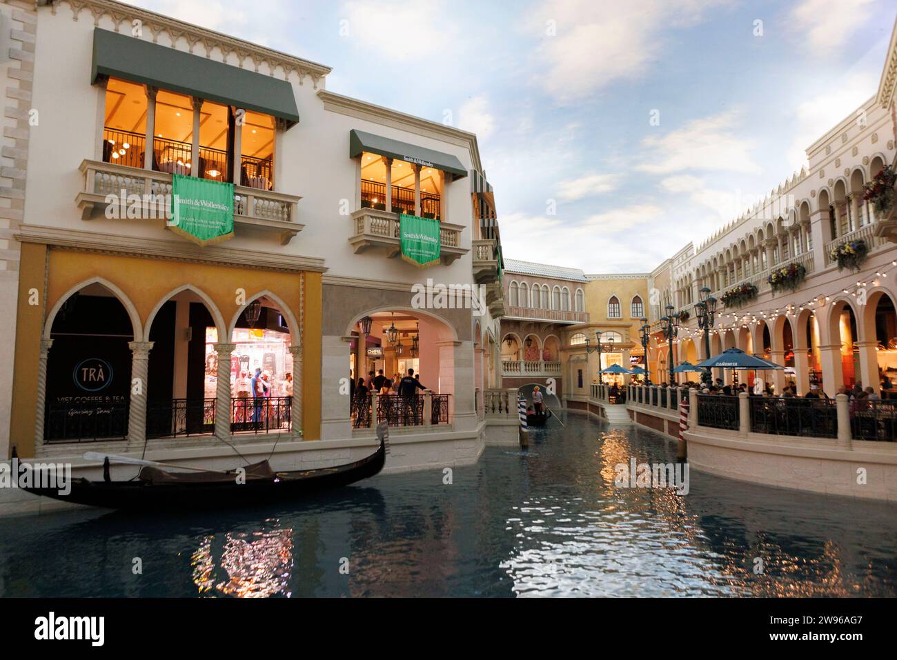 Grand canal shoppes at the venetian resort hi-res stock photography and ...