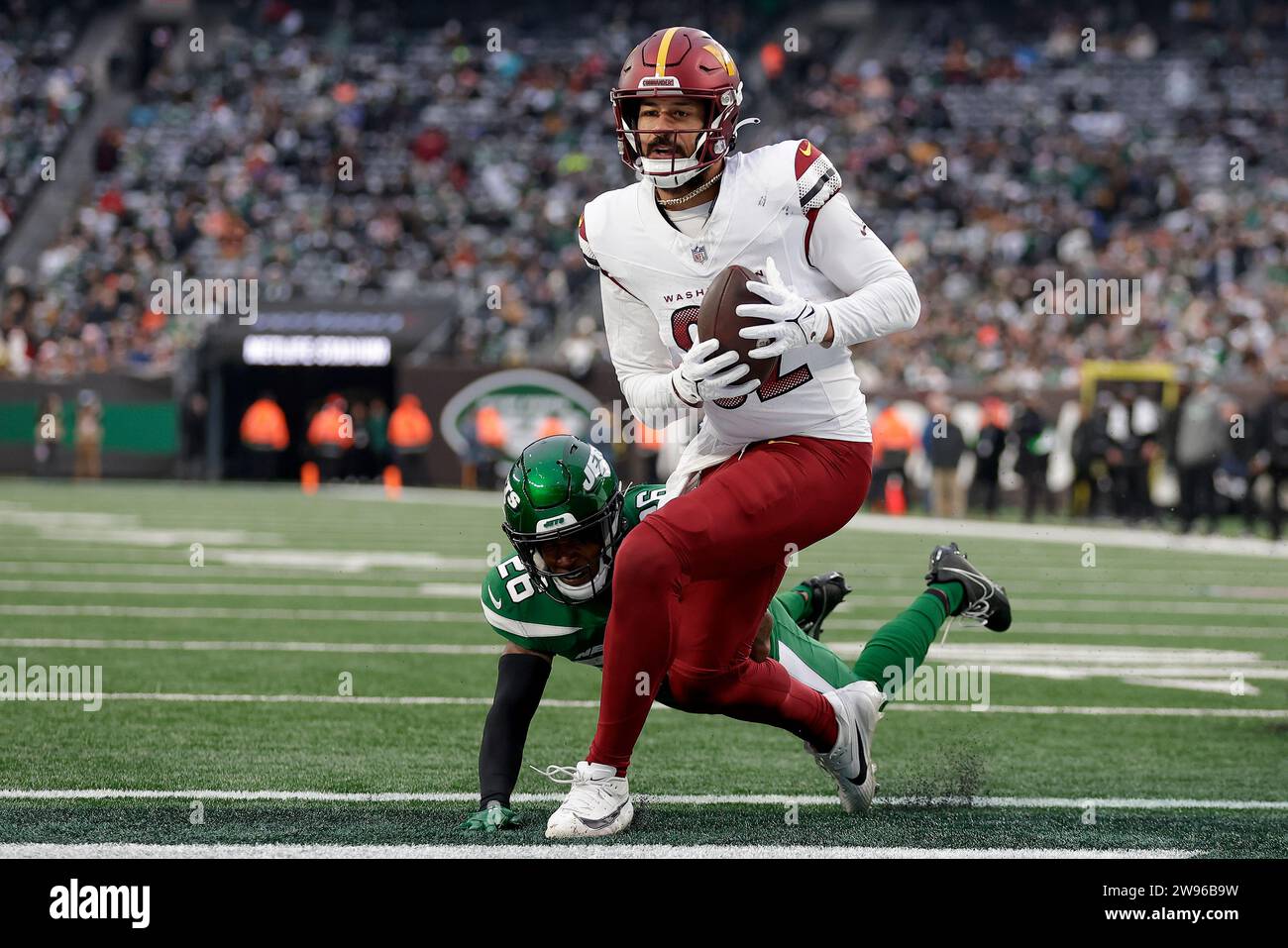 Washington Commanders tight end Logan Thomas (82) scores a touchdown ...