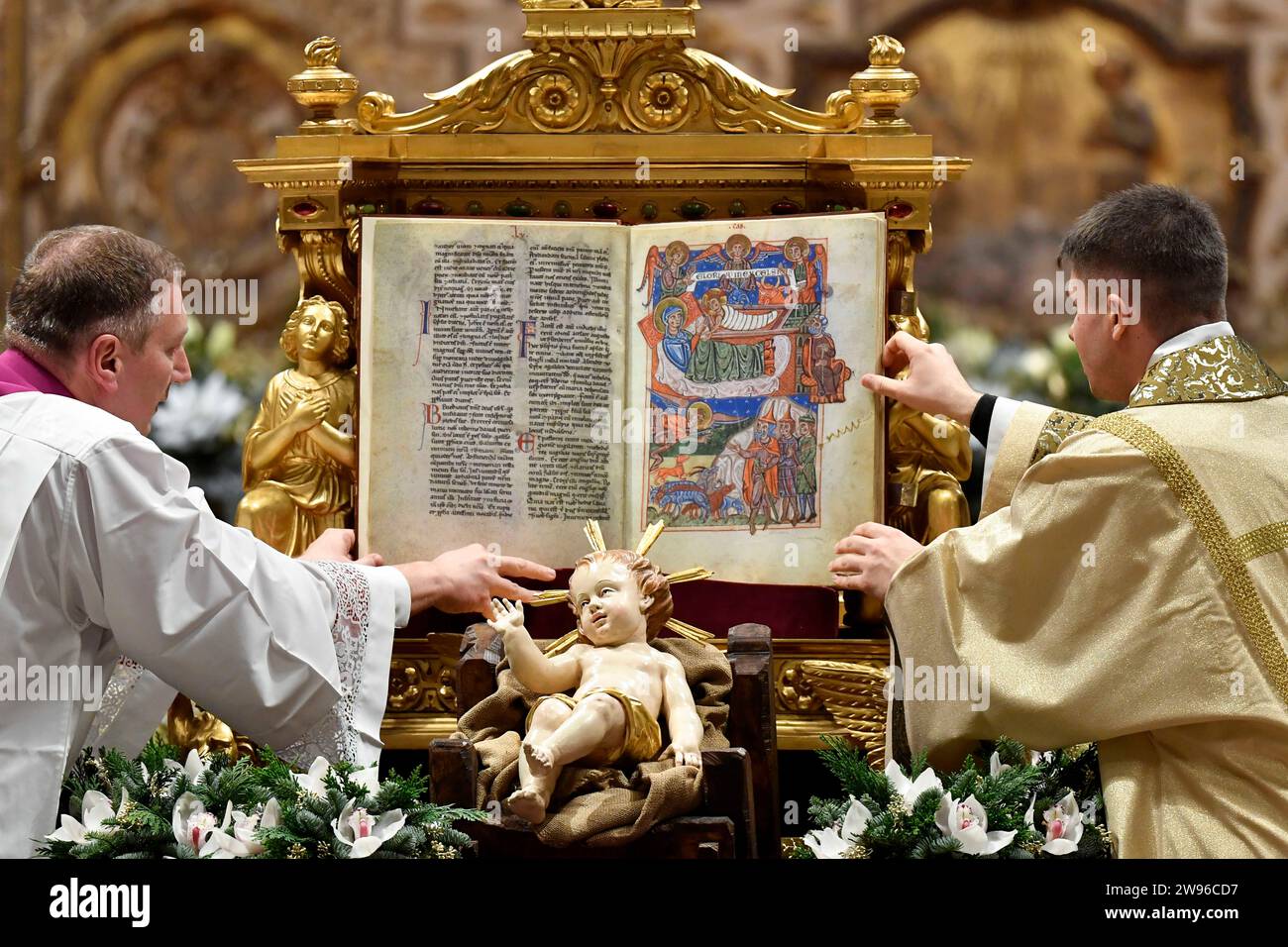 Vatican, Vatican. 24th Dec, 2023. Italy, Rome, Vatican, 2023/12/24.Pope ...