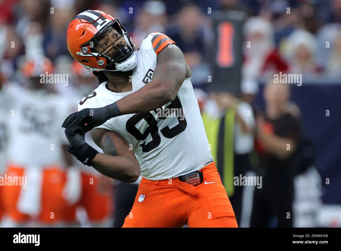 Houston, Texas, USA. 24th Dec, 2023. Cleveland Browns defensive end Za ...