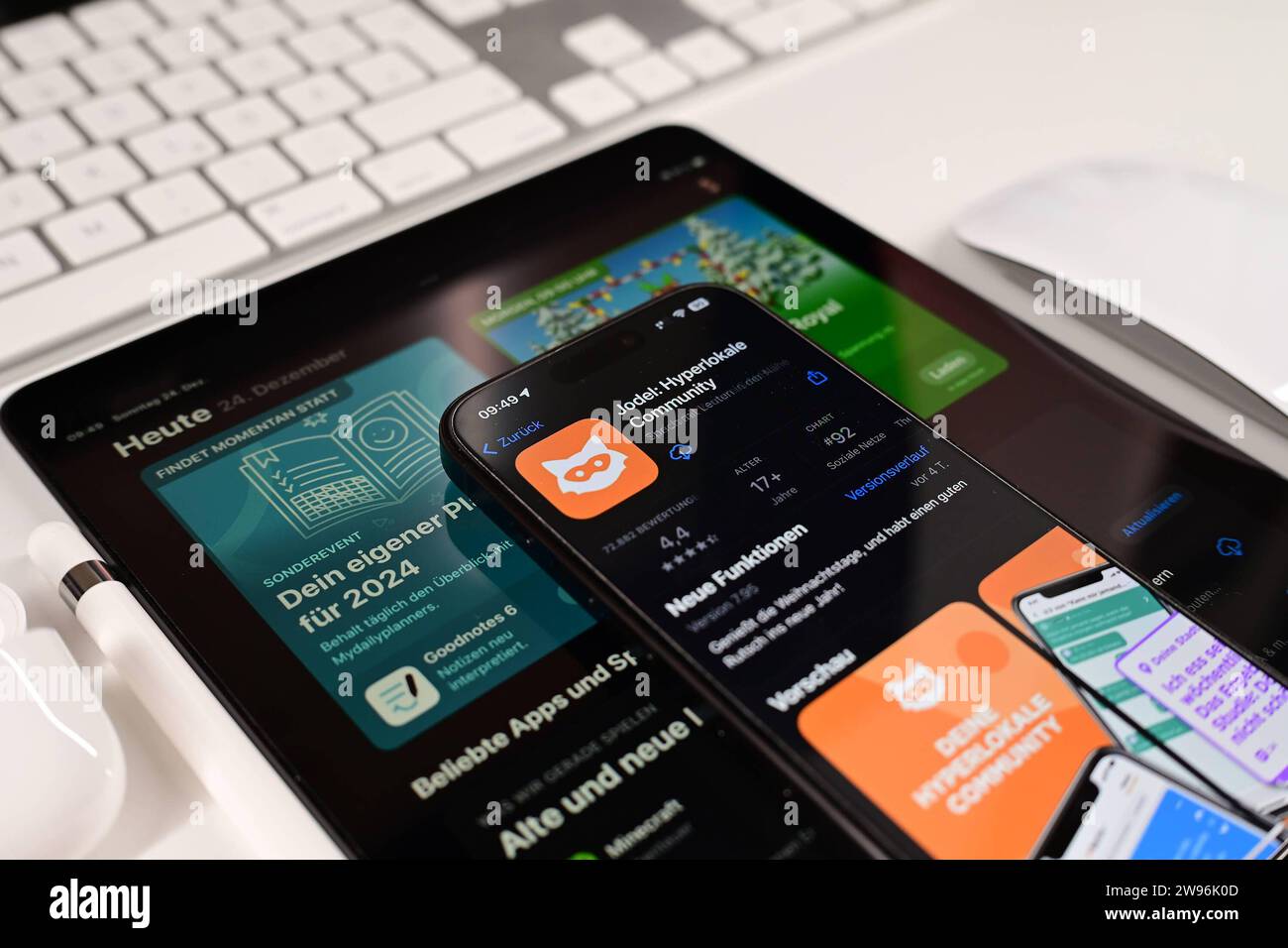 Yodel logo hi-res stock photography and images - Alamy