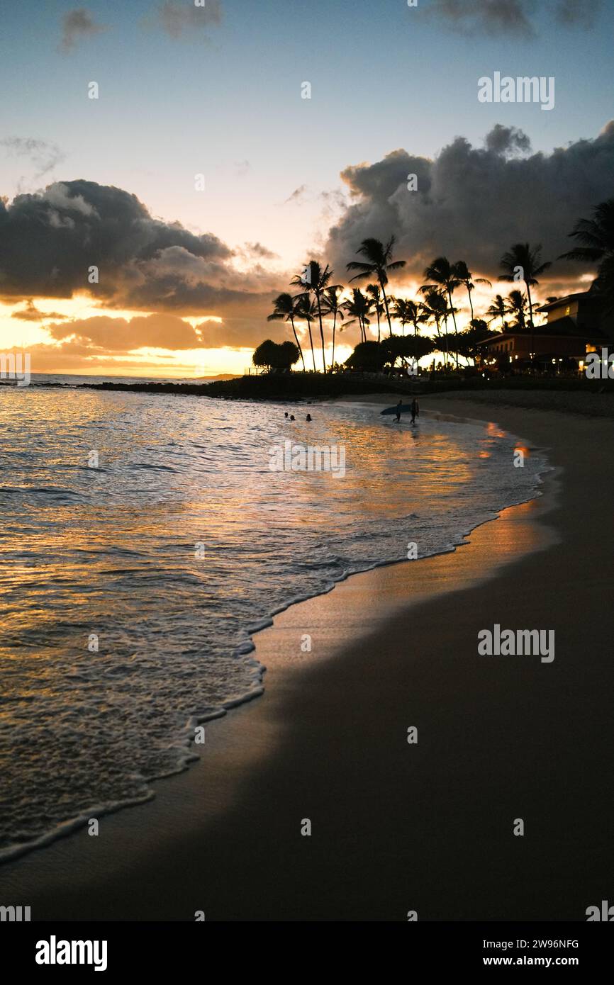 Beautiful sunsets in beach hi-res stock photography and images - Alamy