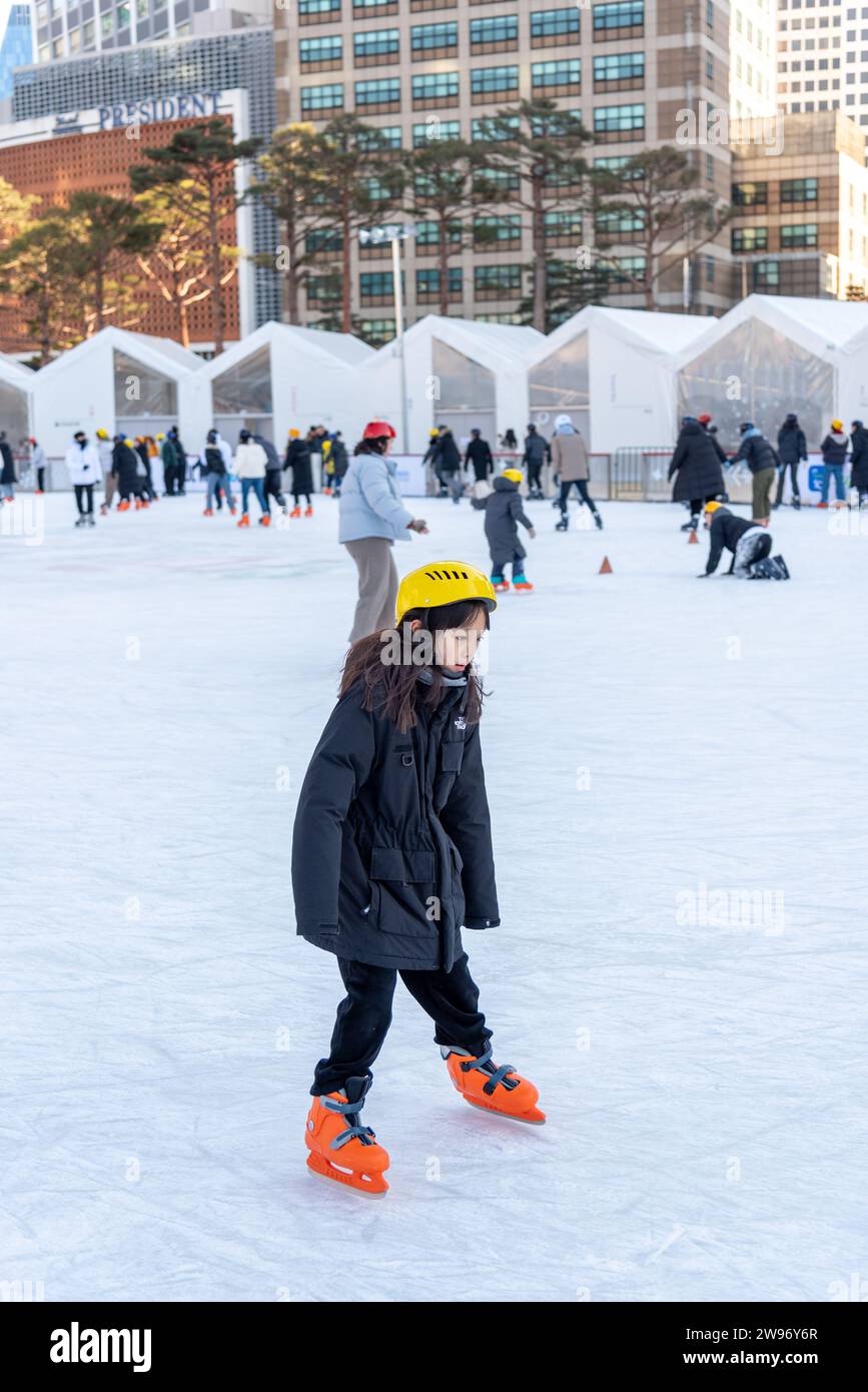 City hall seoul south korea skating hi-res stock photography and images ...