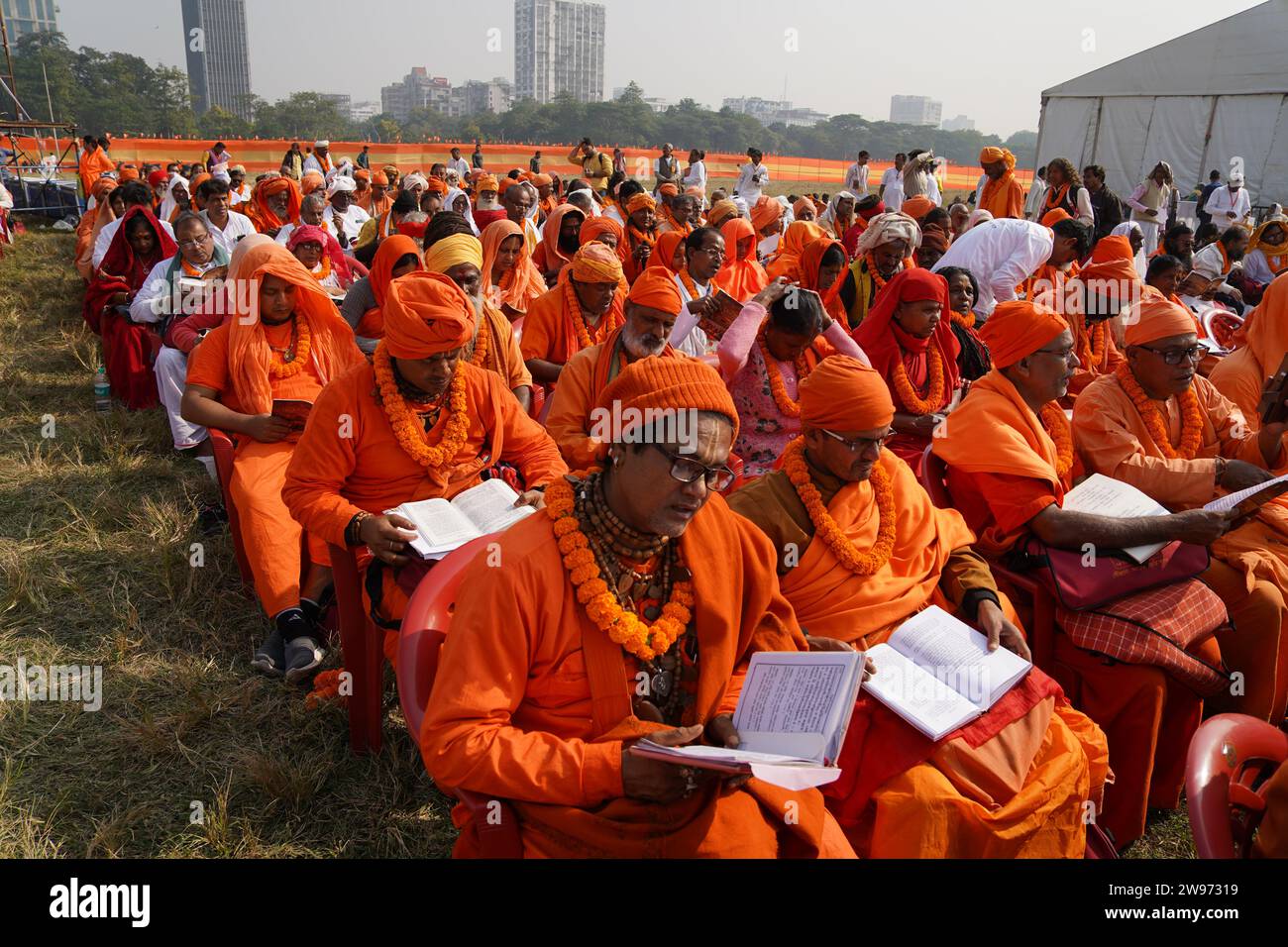 In a landmark display of unity and devotion, Kolkata's Brigade Parade ...