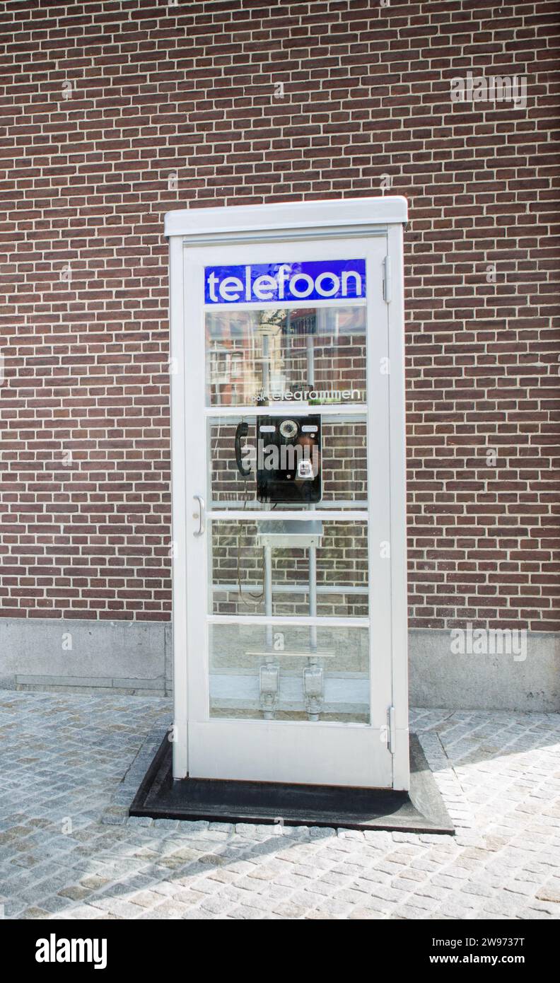 State Telephone Box, Brinkman and Van der Vlugt Architecten, After 1933 ...
