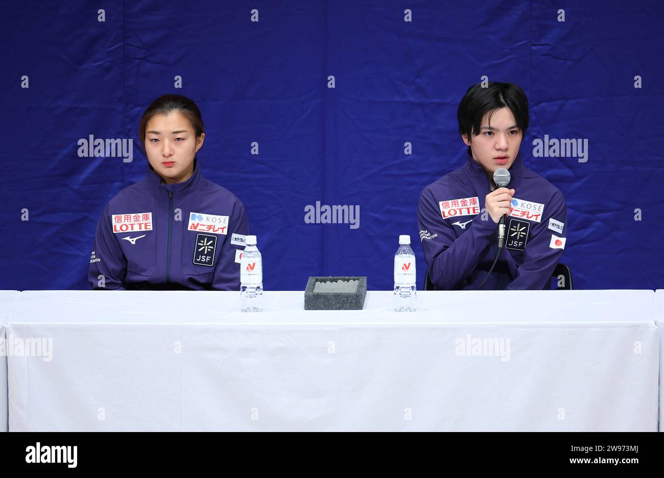 Kaori Sakamoto (L) and Shoma Uno attend a press conference in Nagano ...