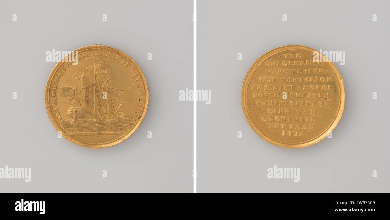 Ship process of sinking hi-res stock photography and images - Alamy